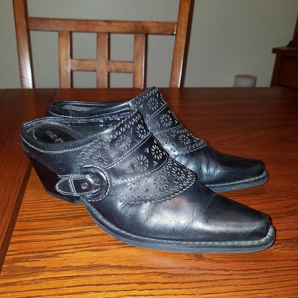 me too | Shoes | Me Too Jude Cowgirl Mule | Poshmark